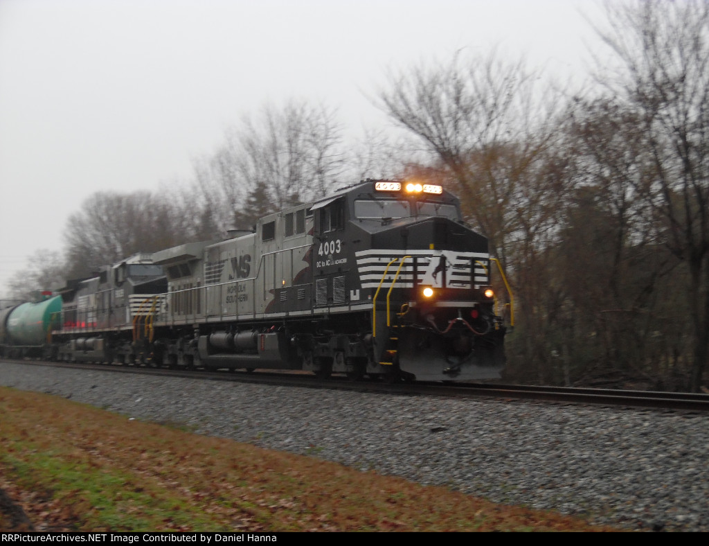 NS 4003 "DC2AC" leads the local east on a cloudy Monday morning